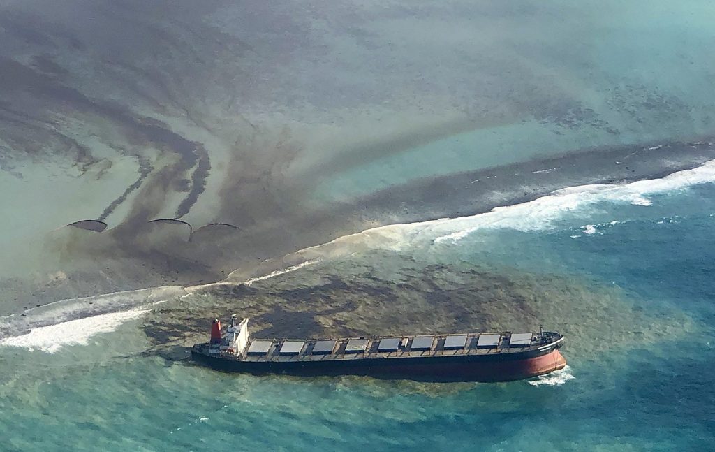 Ship Oil Pollution and Spills from Commercial Ships: Causes, Impacts ...