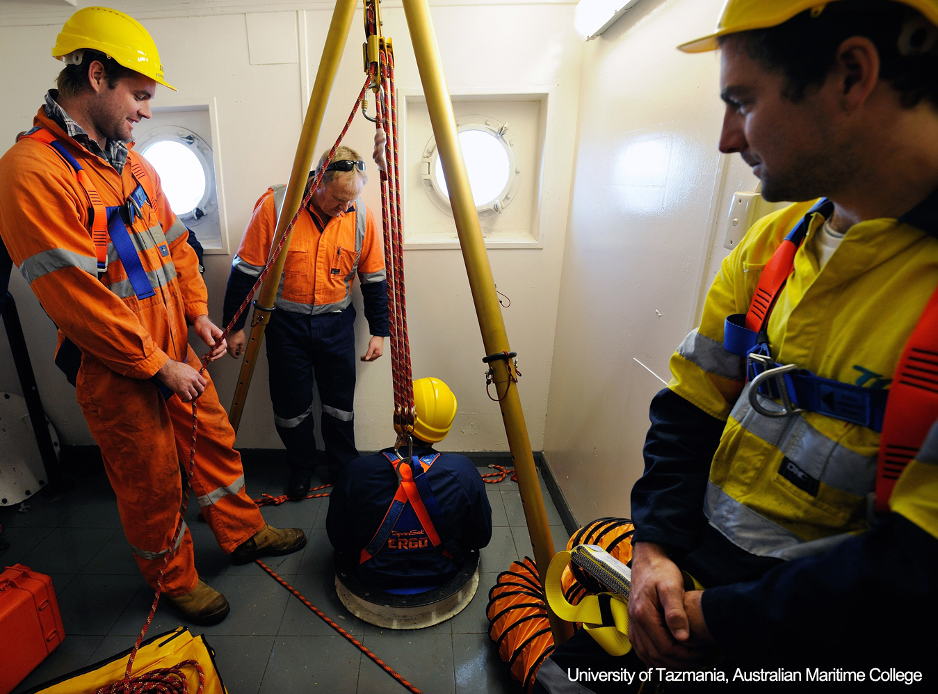 Entering Enclosed Spaces on Ships: A Guide to Safety Onboard – Maritime ...